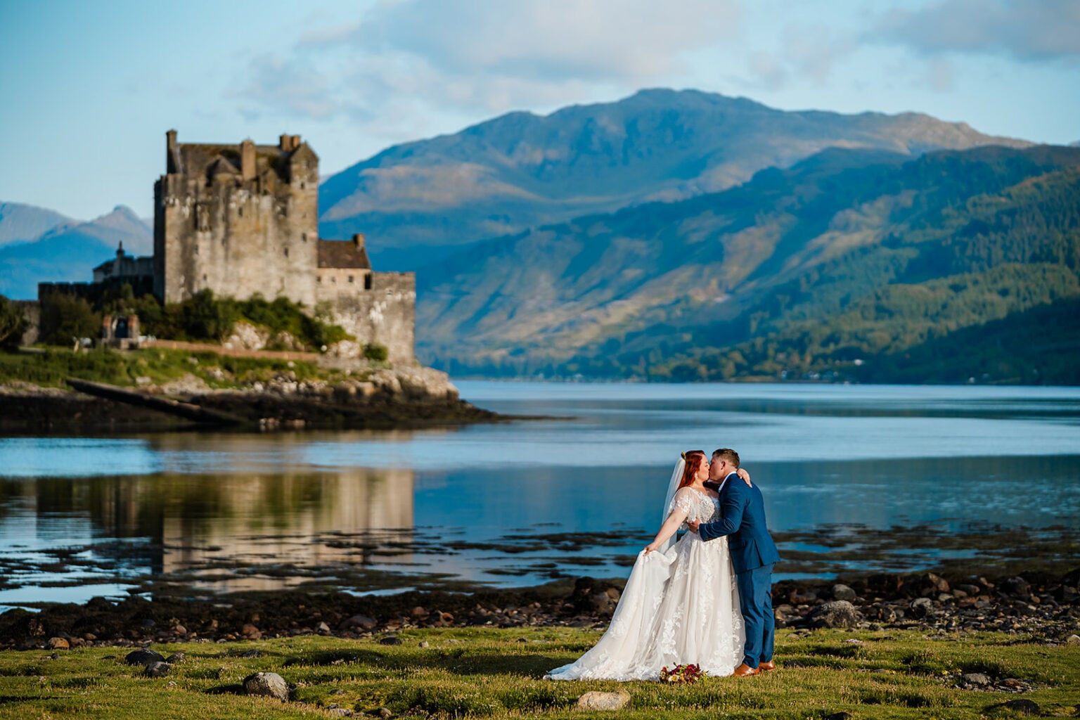 10 Ways To Get Unique Wedding Photos - The Outlovers